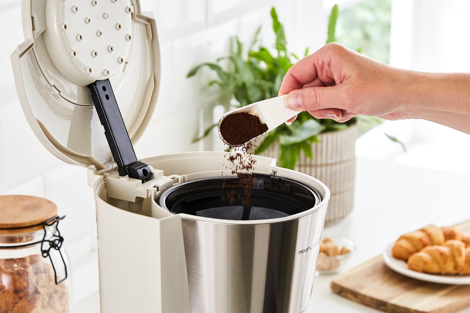Morphy Richards Equip Filter Coffee Machine - Cream