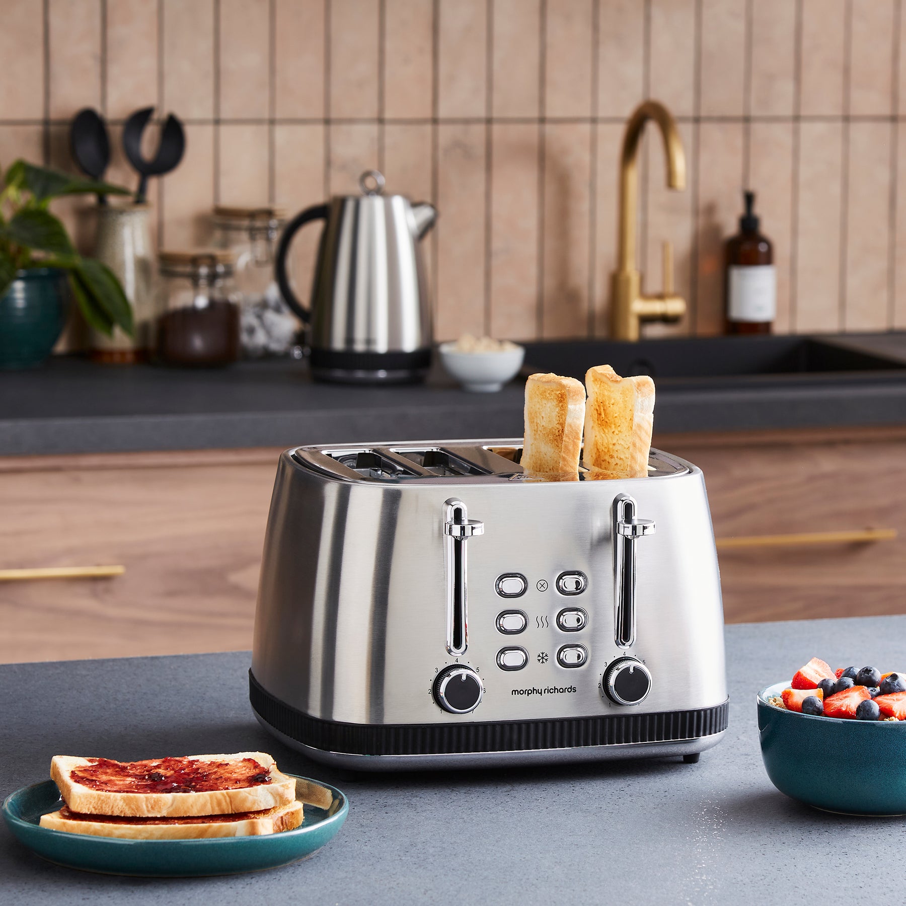 Black Mexborough Kettle and Toaster Set by Morphy Richards UK